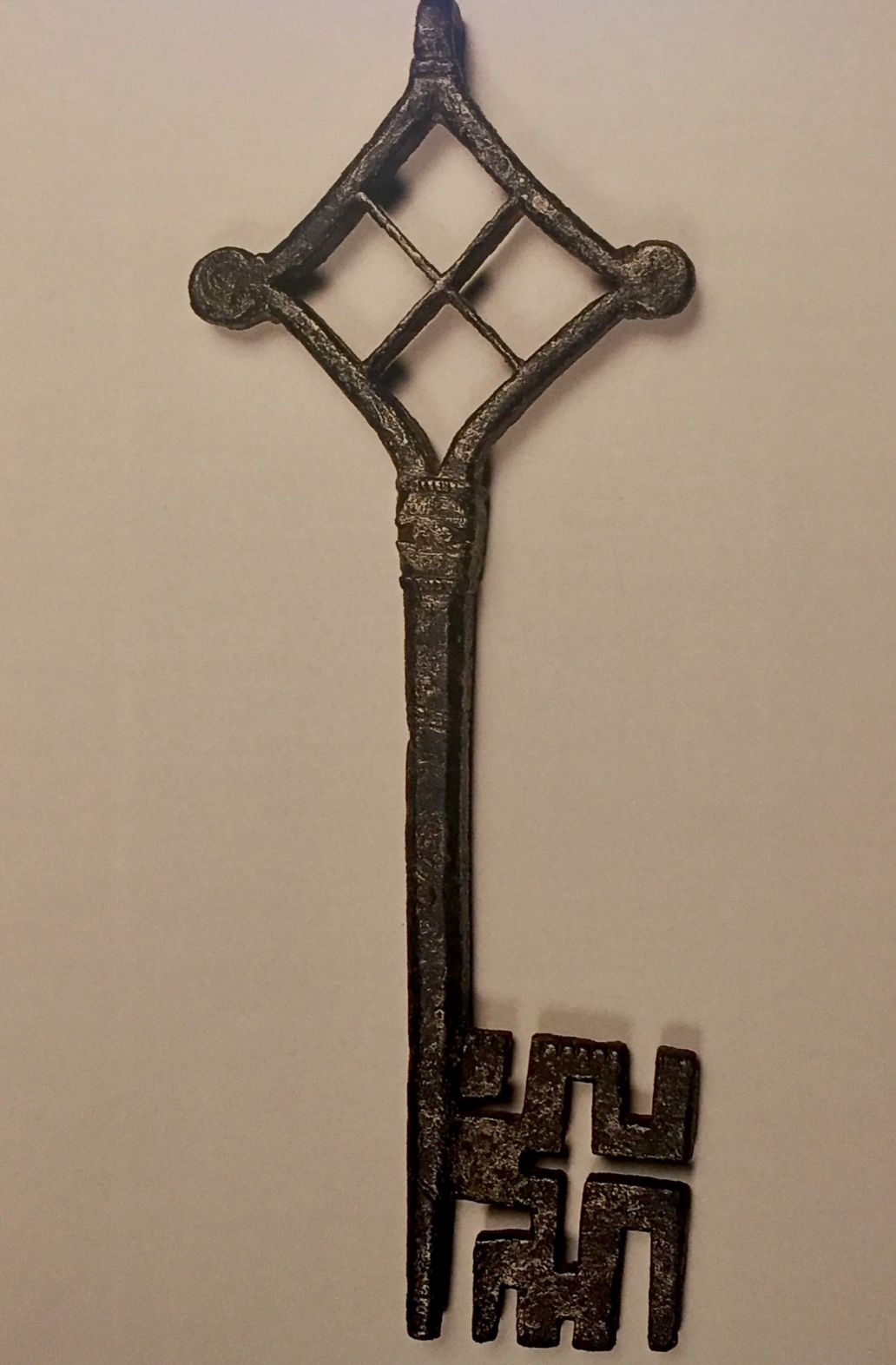 Histoire des clefs, de la haute antiquité à nos clefs USB