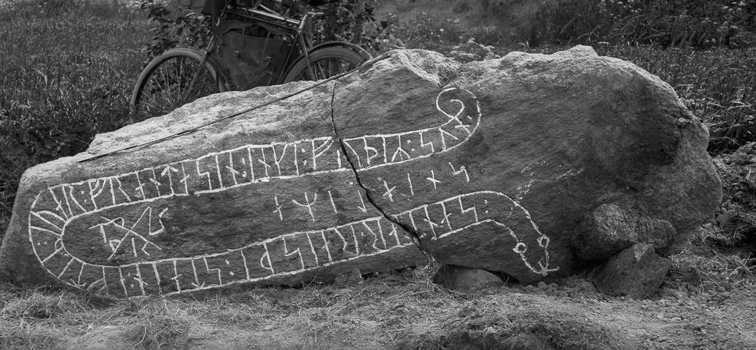 Histoire des belles et mystérieuses pierres runiques vikings